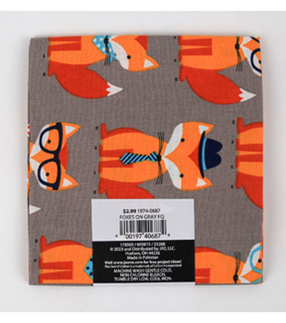 18 X 20 Foxes On Gray Novelty Cotton Fabric Quarter 1pc Joann
